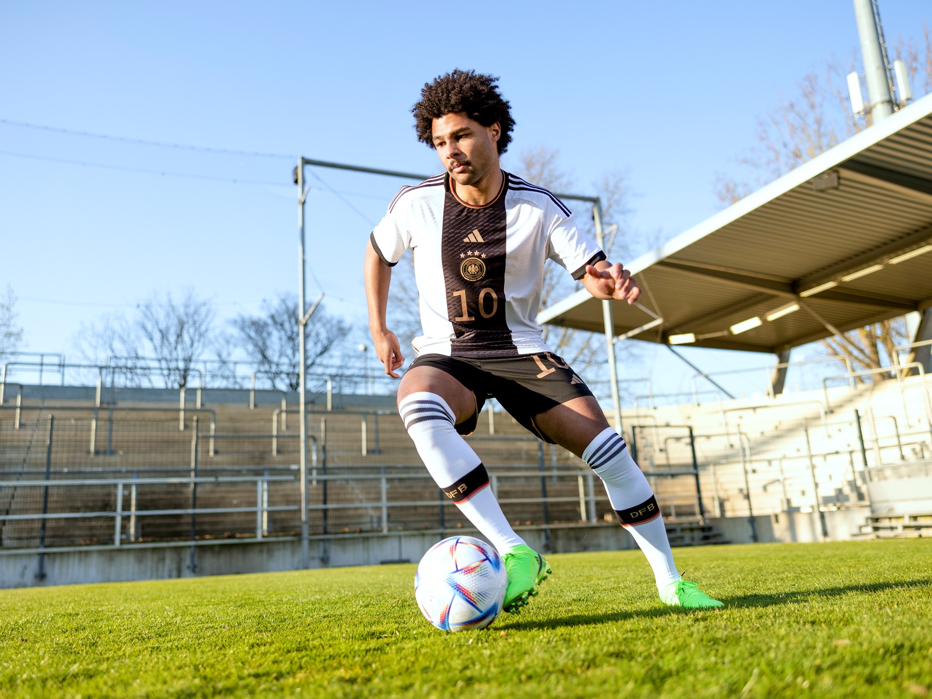 Germnay - DFB ON PITCH - MK Gnabry Home