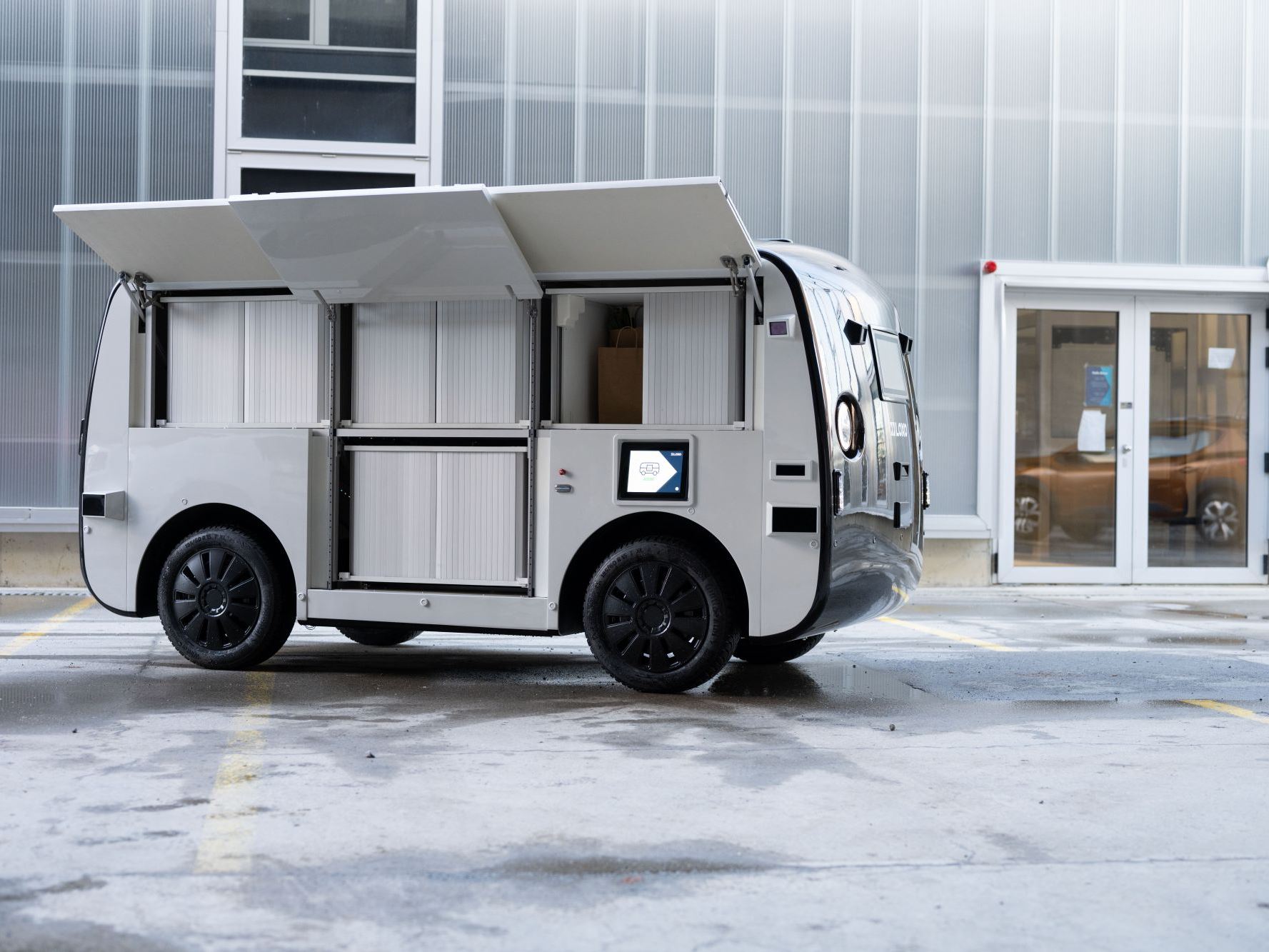 LOXO Unveils Market-Ready Autonomous Vehicle for Last Mile Delivery