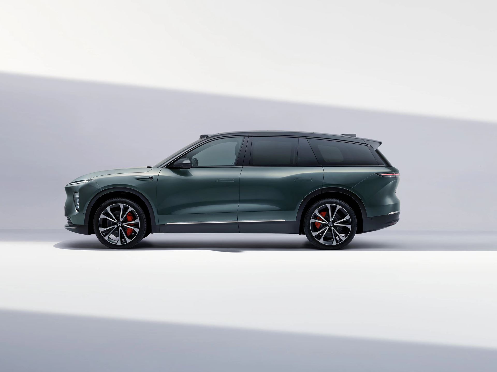 NIO Launches Electric Coupe SUV EC7 & Electric Flagship SUV ES8