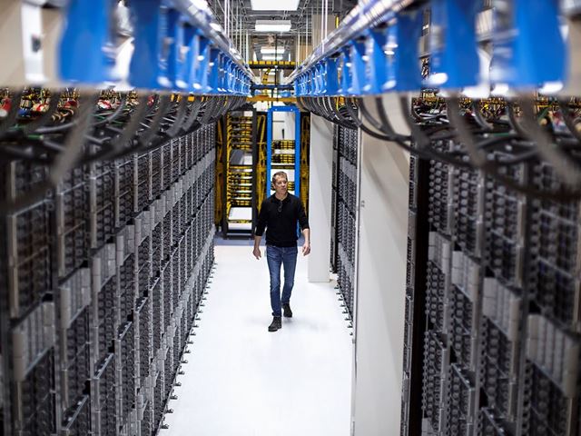 Mercedes-Benz & Microsoft Collaborate to Boost Vehicle Production ...