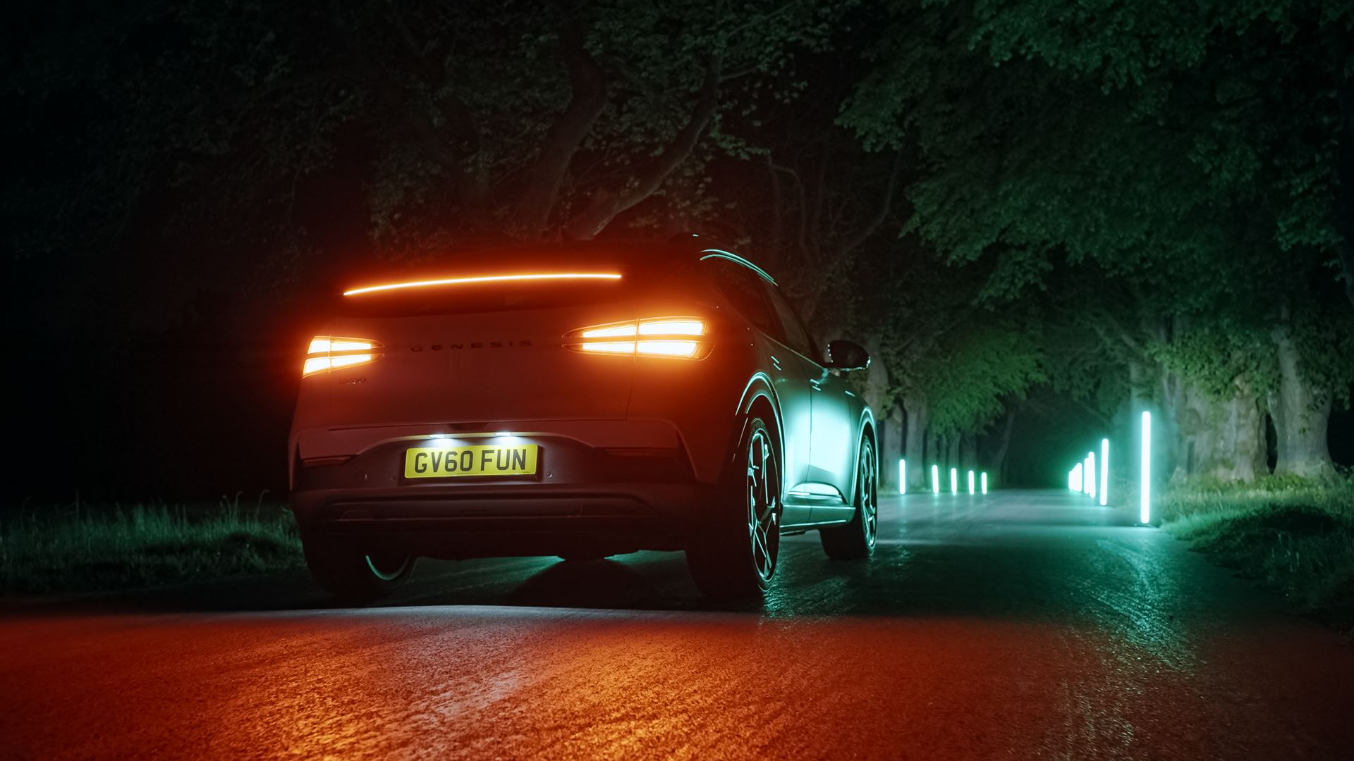 GENESIS LIGHTS UP GOODWOOD WITH NIGHT−TIME RUN UP FAMOUS HILLCLIMB