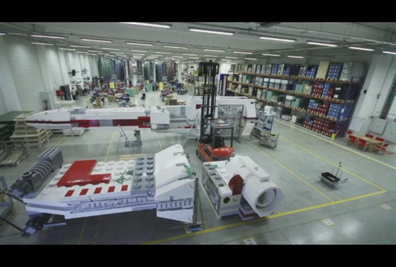 Time lapse of LEGO Star Wars Starfighter model assembly