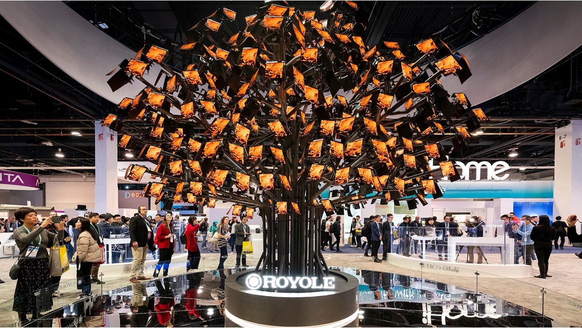A tree made of Royole flexible screens