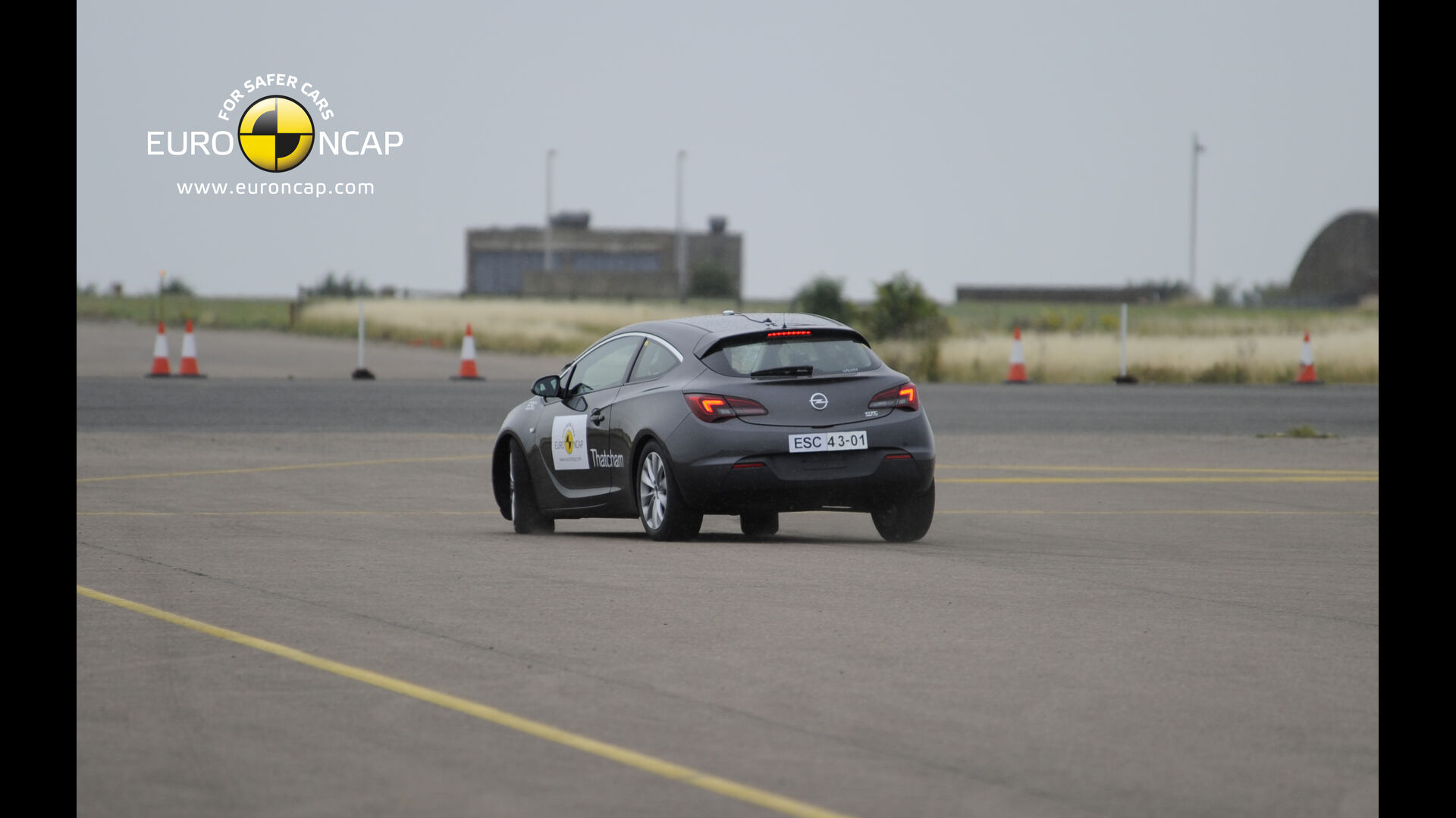 Opel Vauxhall Astra GTC- Crash Tests 2011