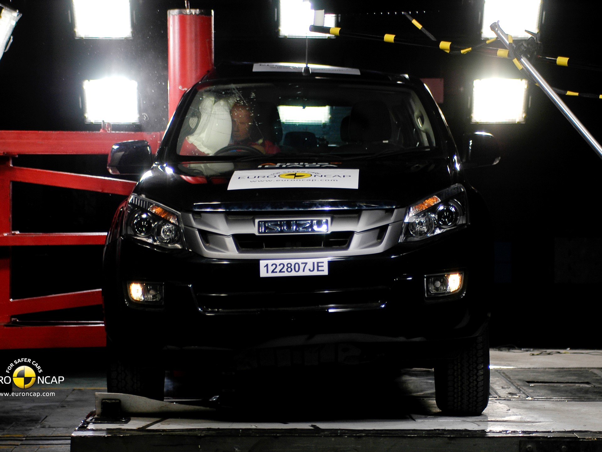 Isuzu D-MAX – Pole crash test
