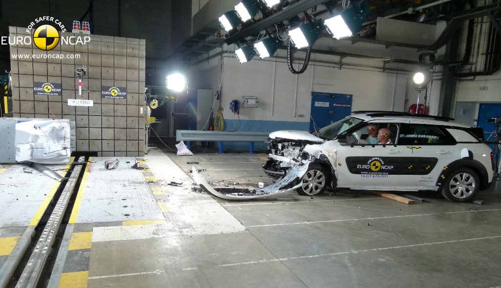 Citroën C4 Cactus - Frontal crash test 2014 - after crash
