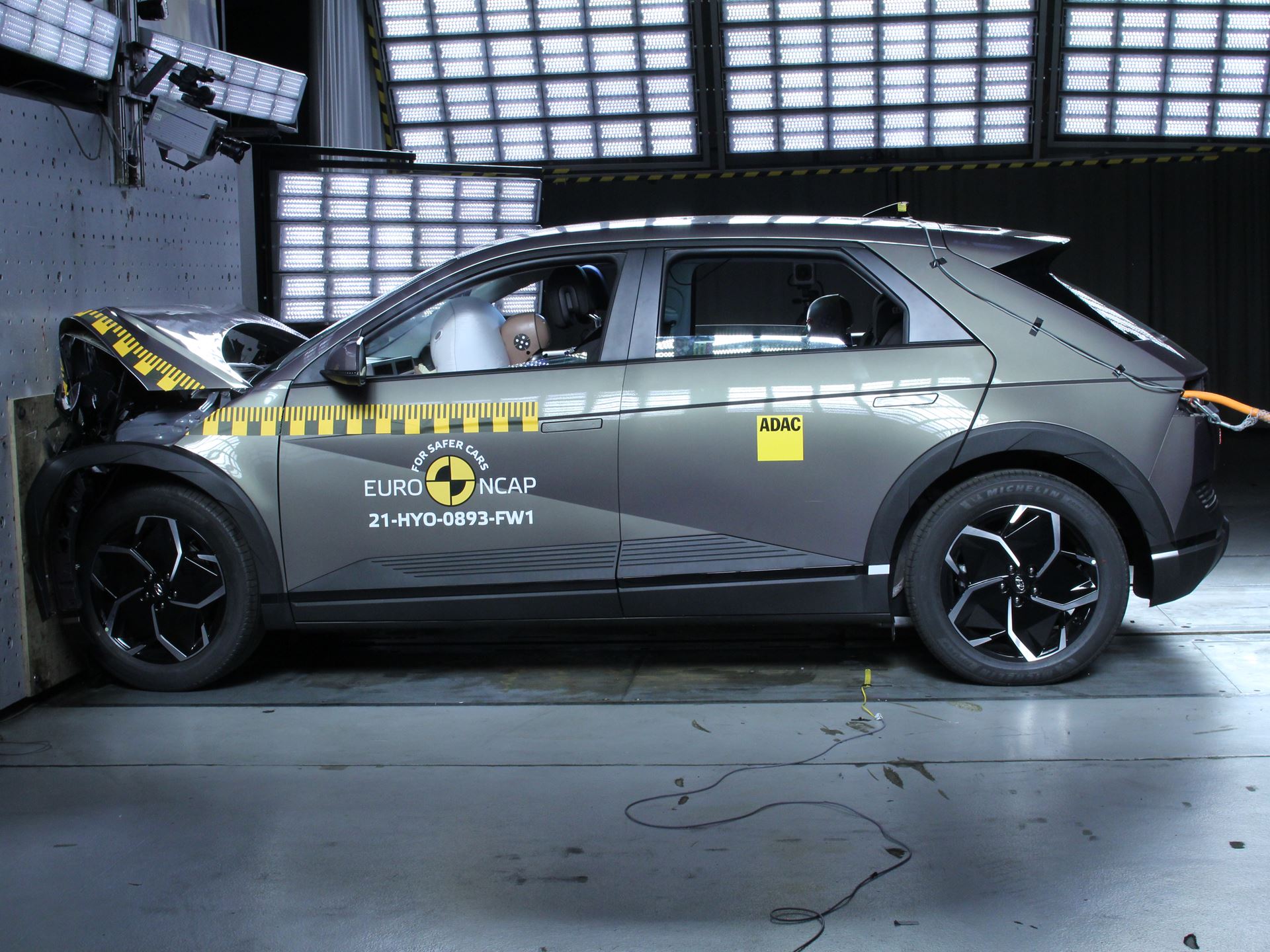 Hyundai IONIQ 5 - Full Width Rigid Barrier test 2021