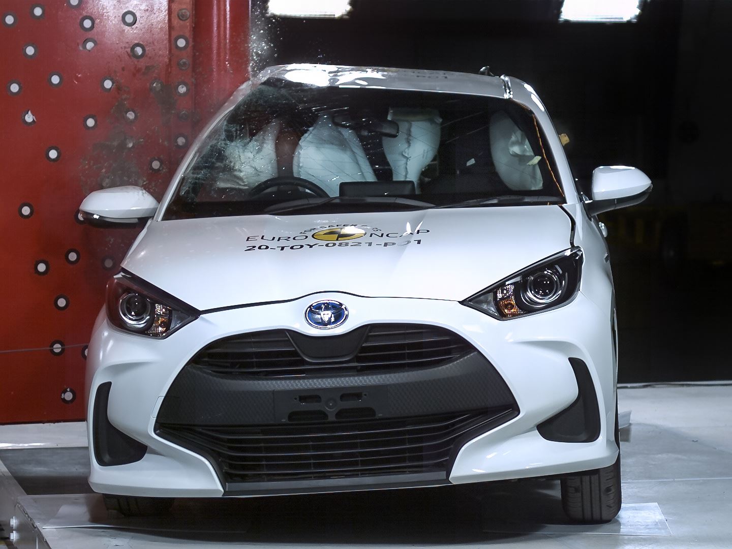 Toyota Yaris - Side Pole test 2020