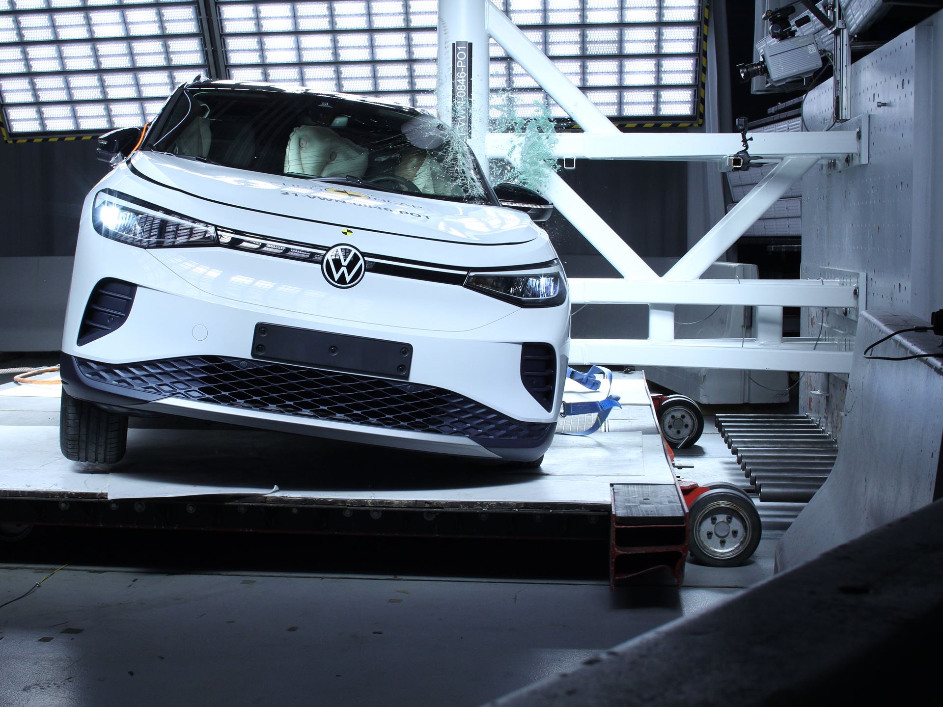 VW ID.4 - Side Pole test 2021