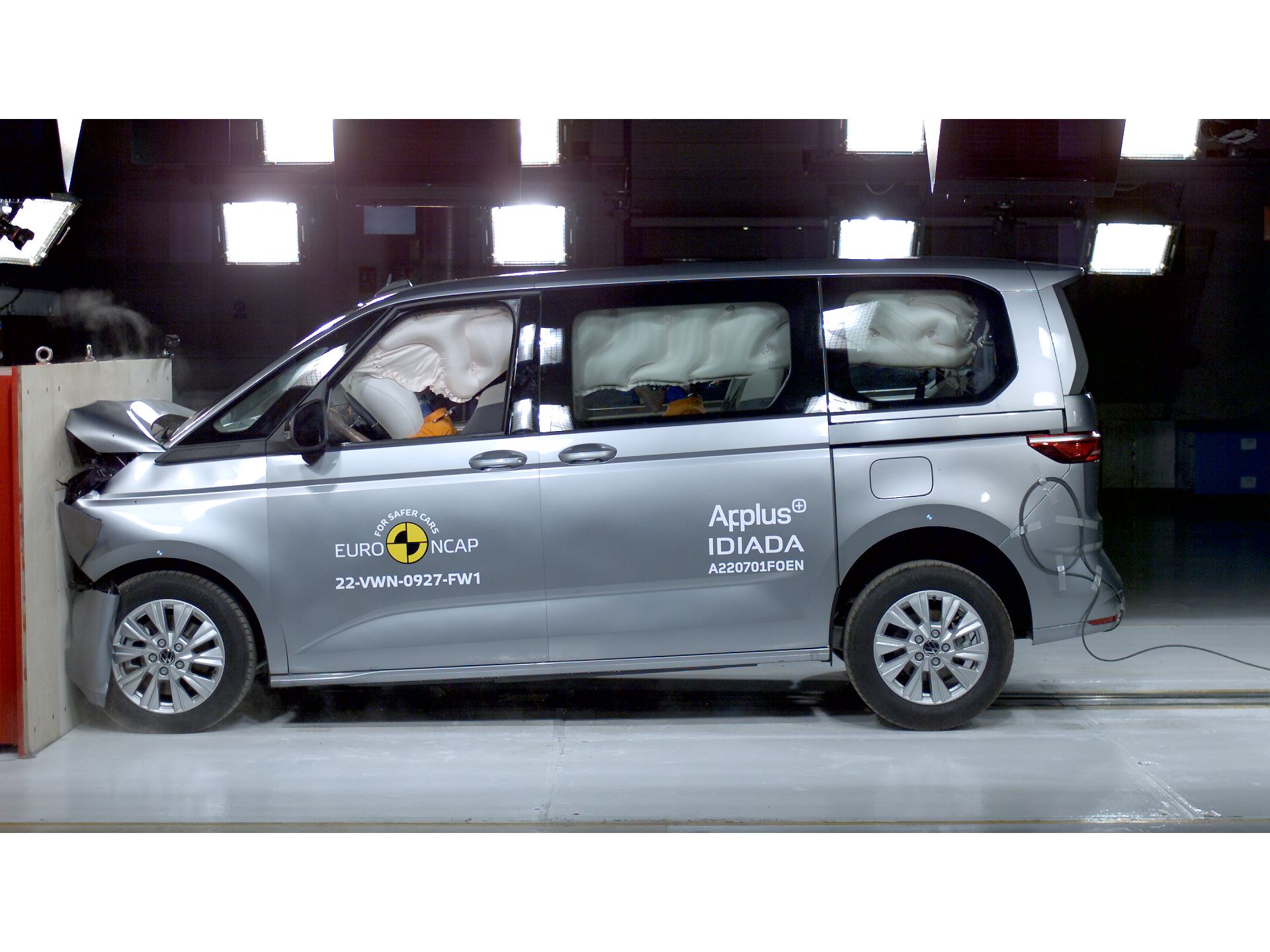 VW Multivan - Full Width Rigid Barrier test 2022