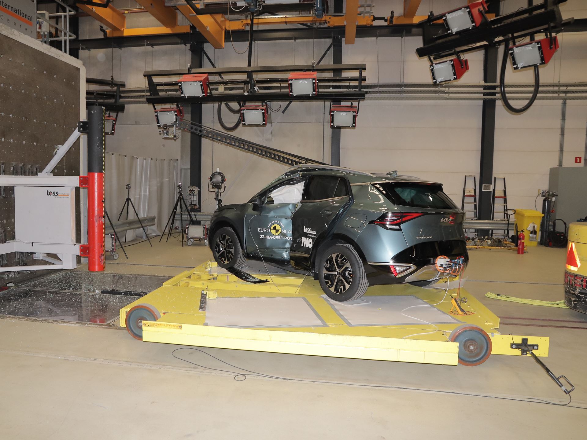 Kia Sportage - Side Pole test 2022 - after crash