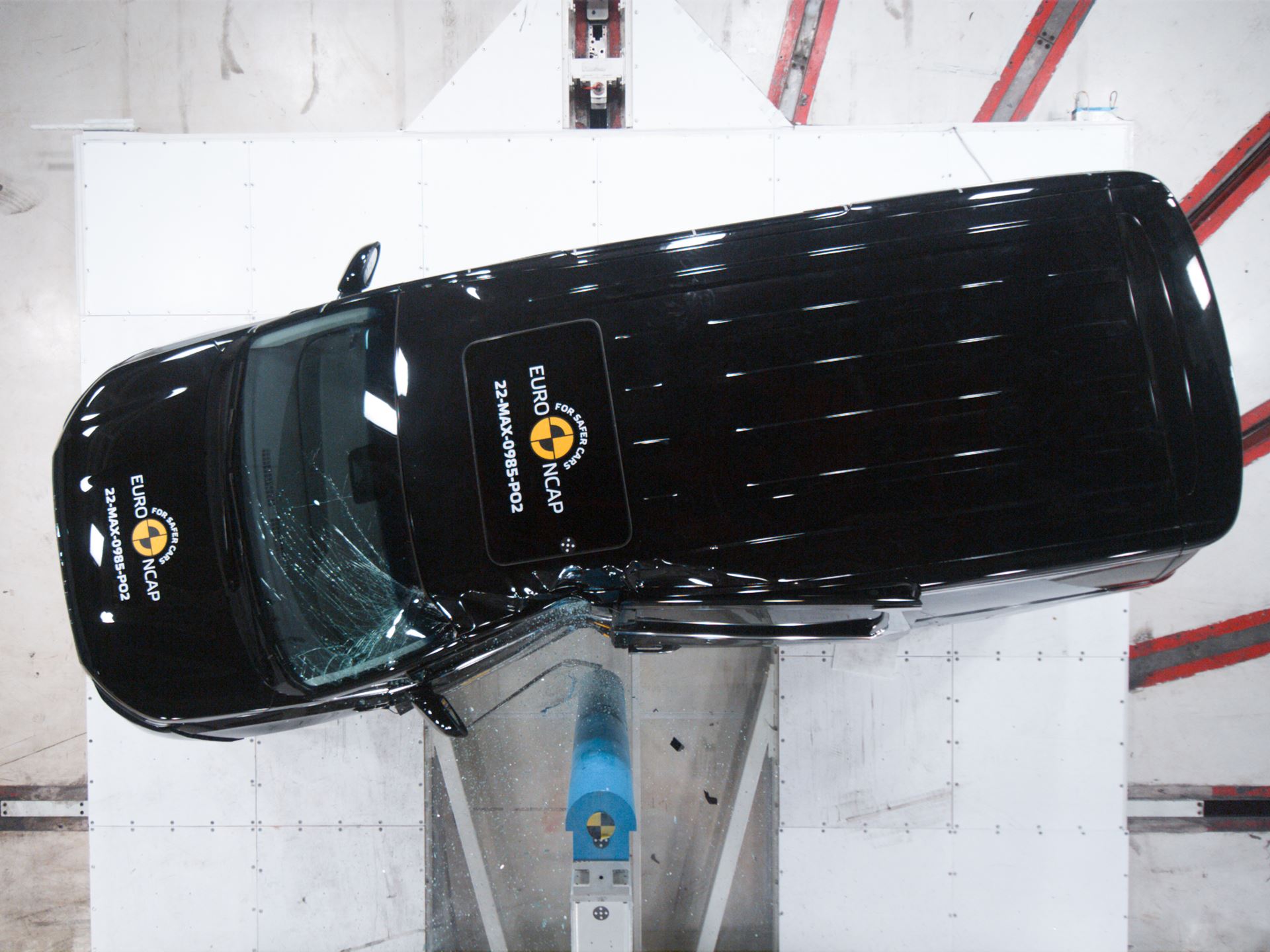 Maxus MIFA 9 - Side Pole test 2022 - after crash