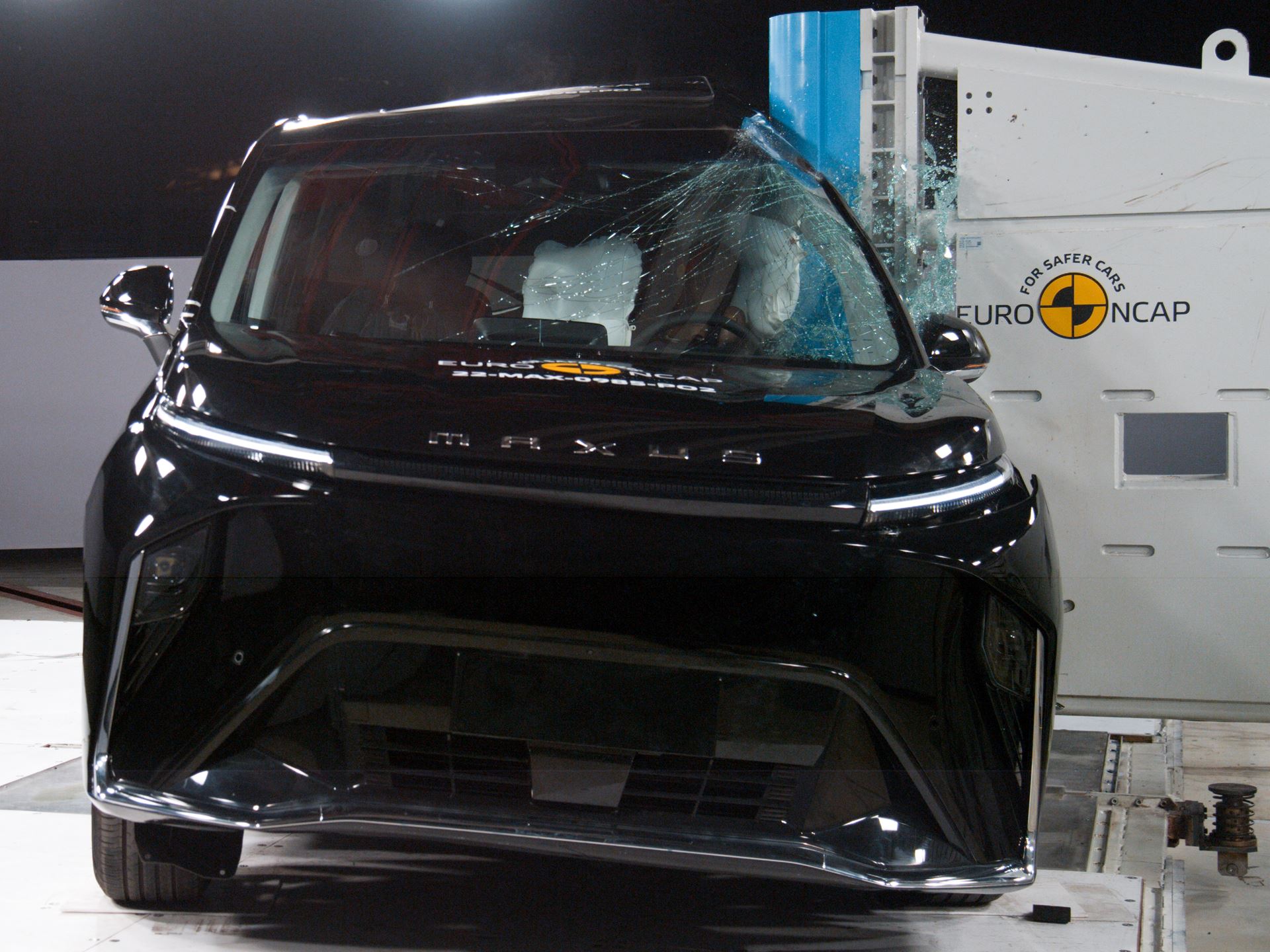 Maxus MIFA 9 - Side Pole test 2022