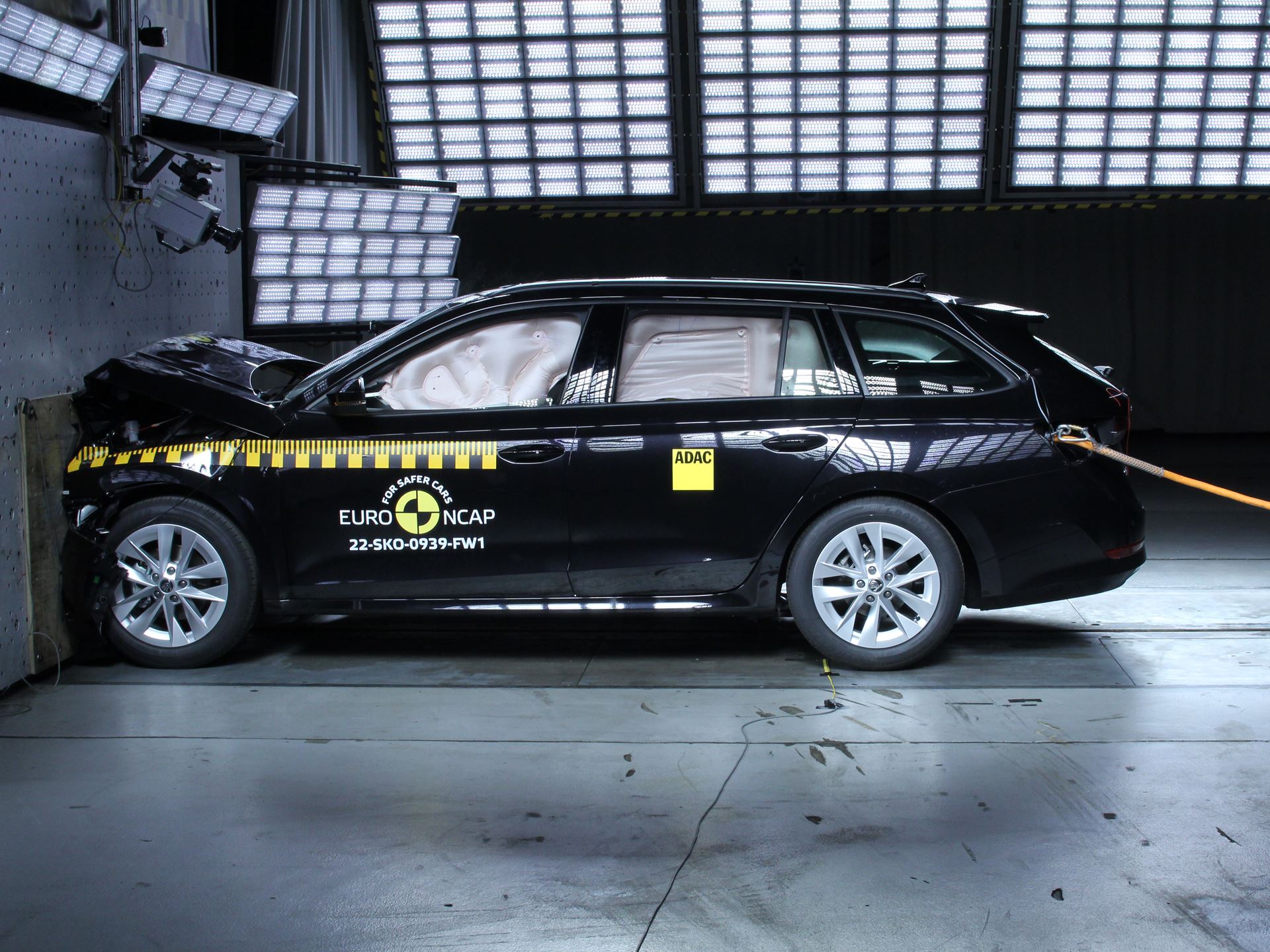 Škoda Octavia - Full Width Rigid Barrier test 2022