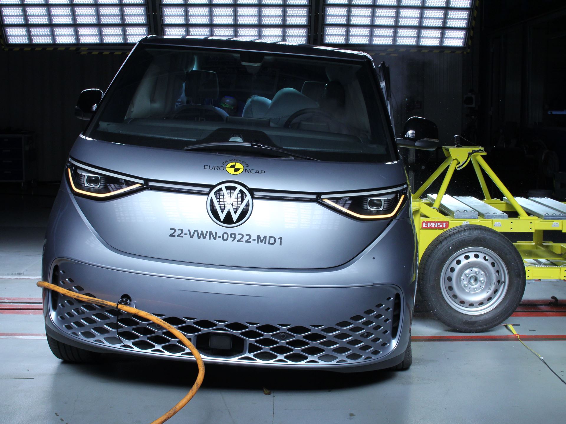 VW ID. Buzz - Side Mobile Barrier test 2022