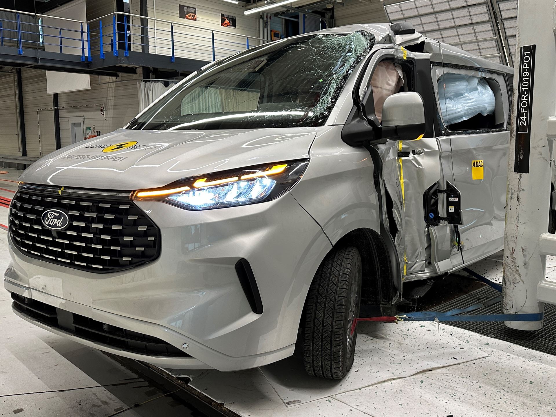 Ford Tourneo Custom - Side Pole test 2024 - after crash