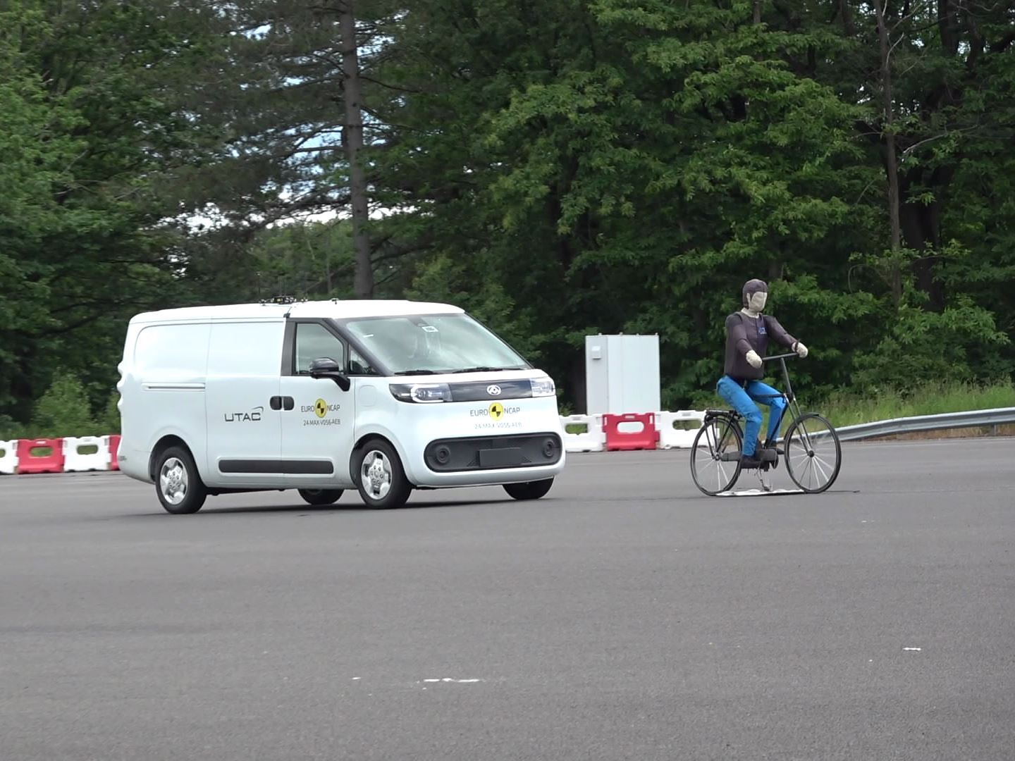 Maxus eDELIVER 5 Commercial Van Safety Tests 2025