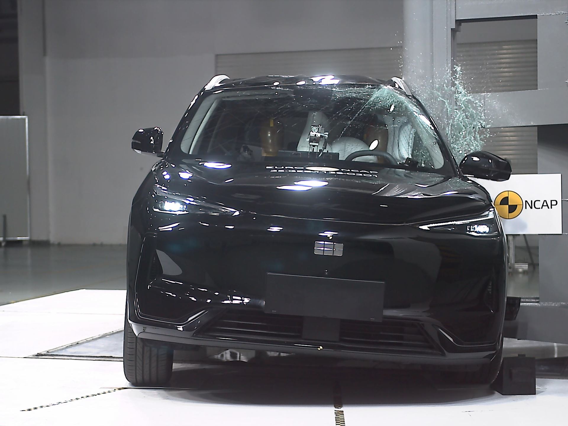 GEELY EX5 - Side Pole test 2025