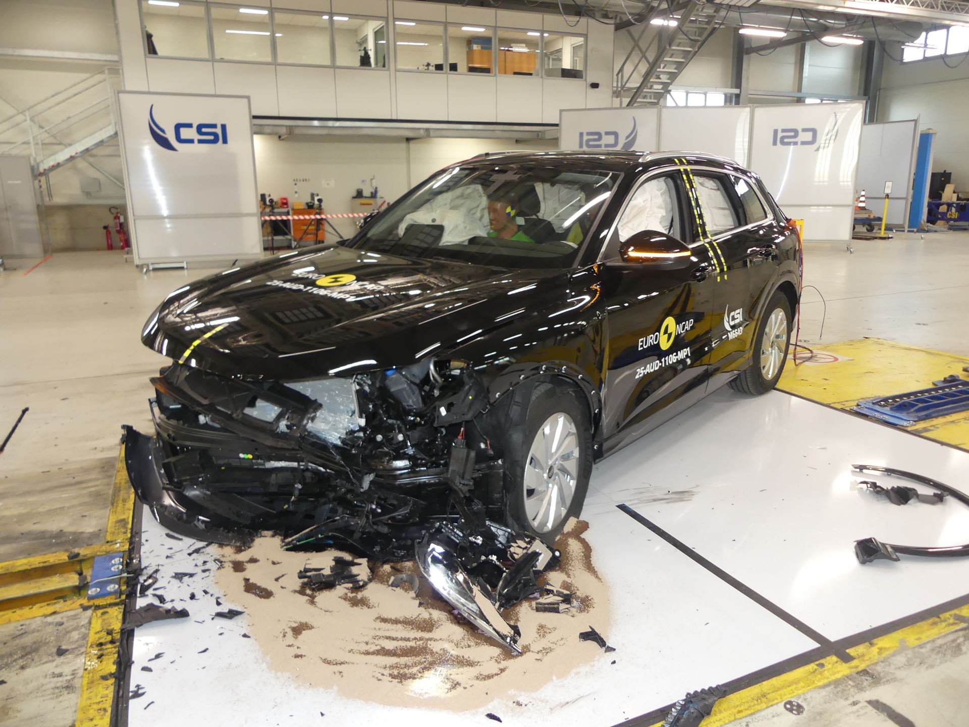 Audi Q5 - Mobile Progressive Deformable Barrier test 2025 - after crash