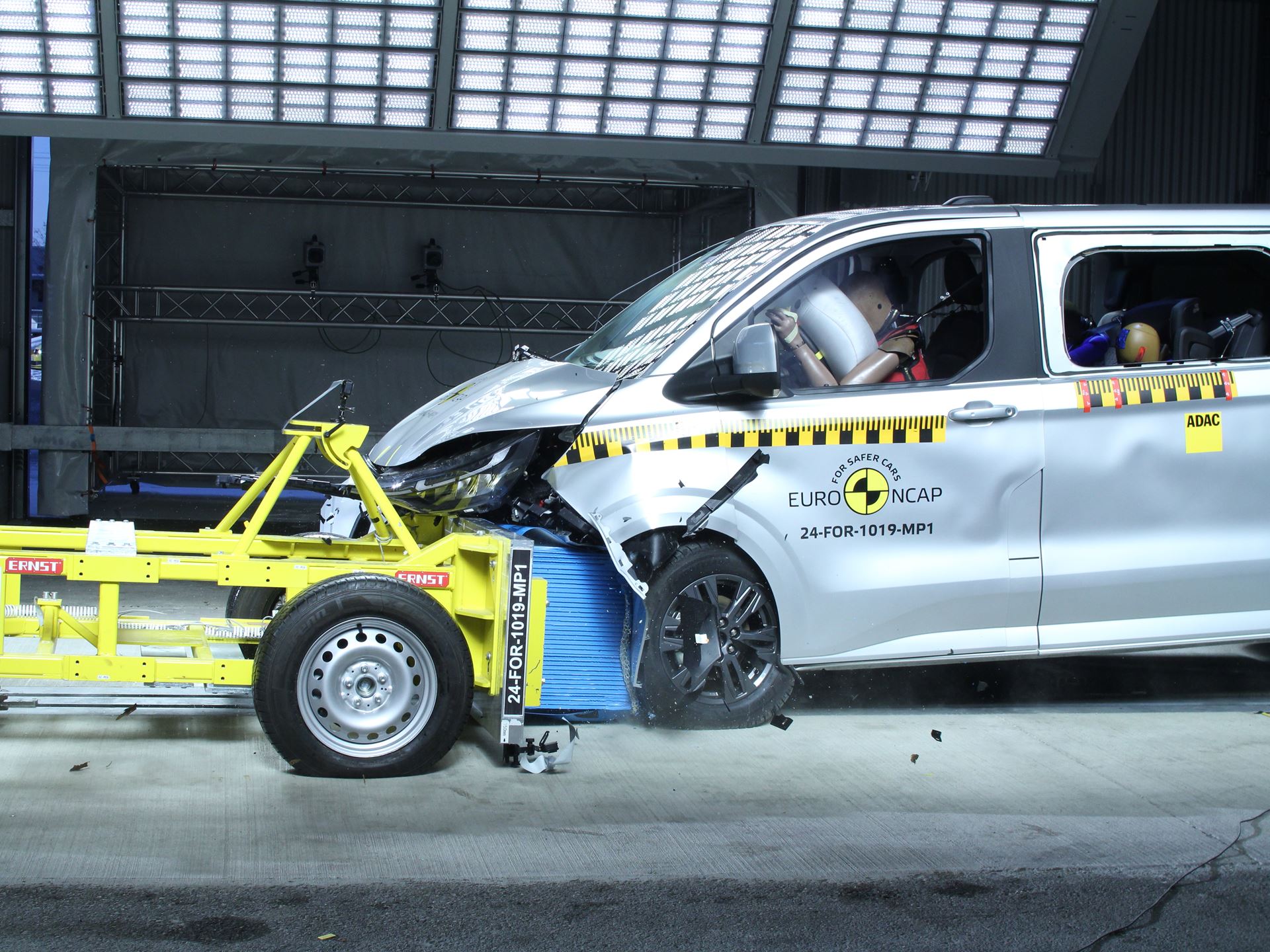 Ford Tourneo Custom - Mobile Progressive Deformable Barrier test 2024
