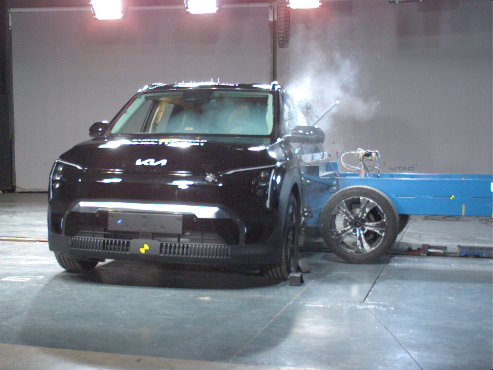 Kia EV3 - Side Mobile Barrier test 2025