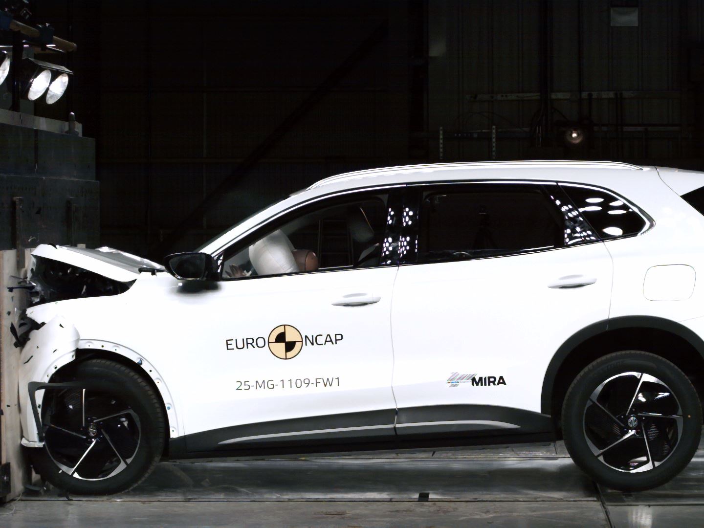 MG MGS5 EV - Full Width Rigid Barrier test 2025