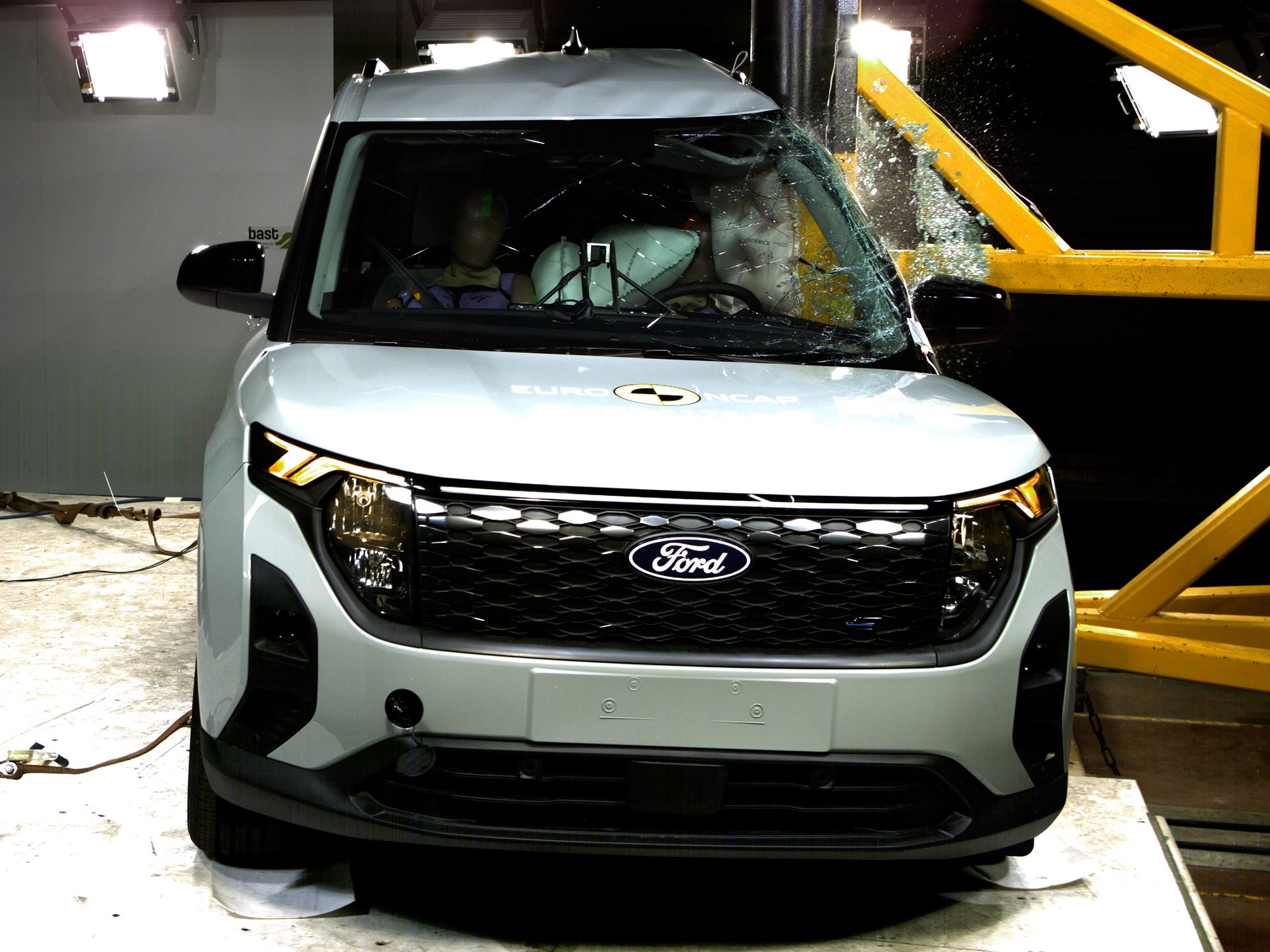 ford-tourneo-courier-bev-2025-1178_PO