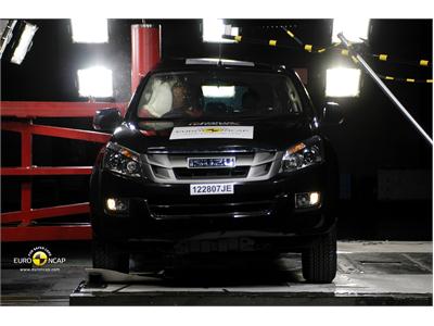 Isuzu D-MAX – Pole crash test