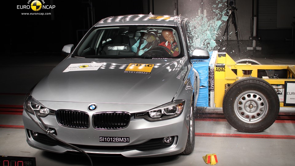 BMW 3 Series-Side crash test