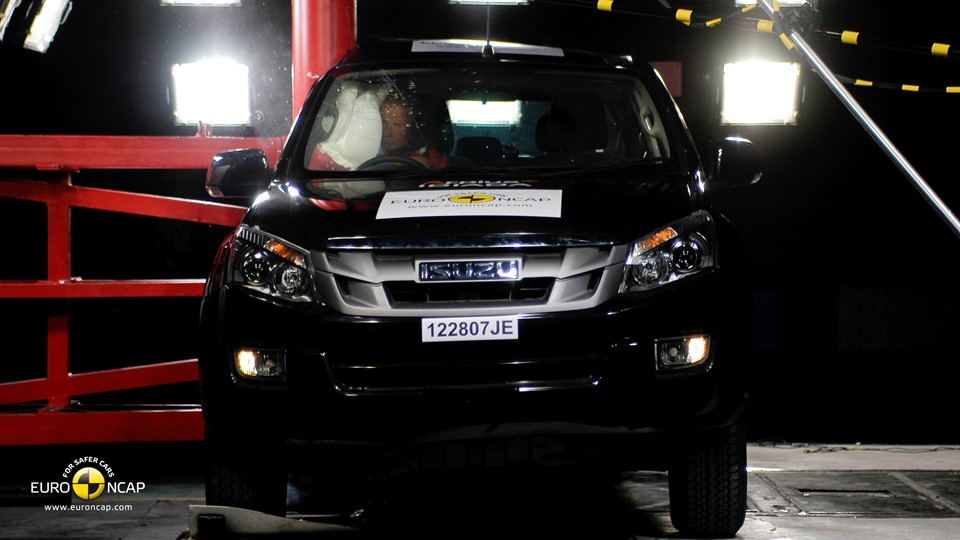 Isuzu D-MAX – Pole crash test