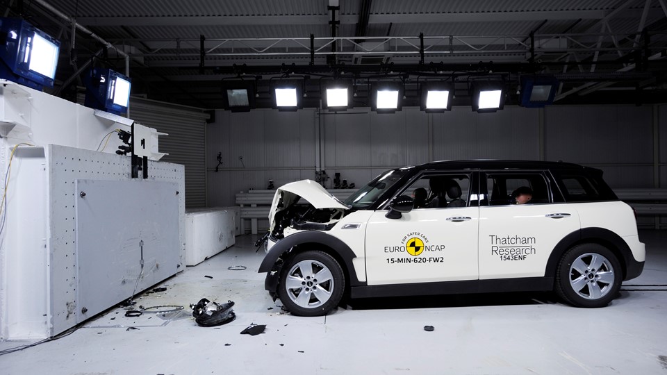 MINI Clubman-Frontal Full Width test 2015-after crash
