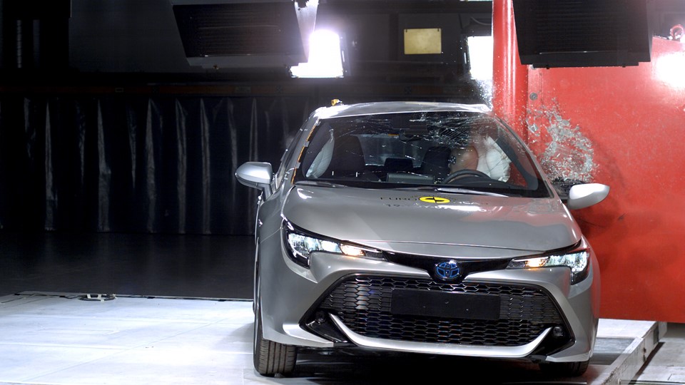 Toyota Corolla - Pole crash test 2019