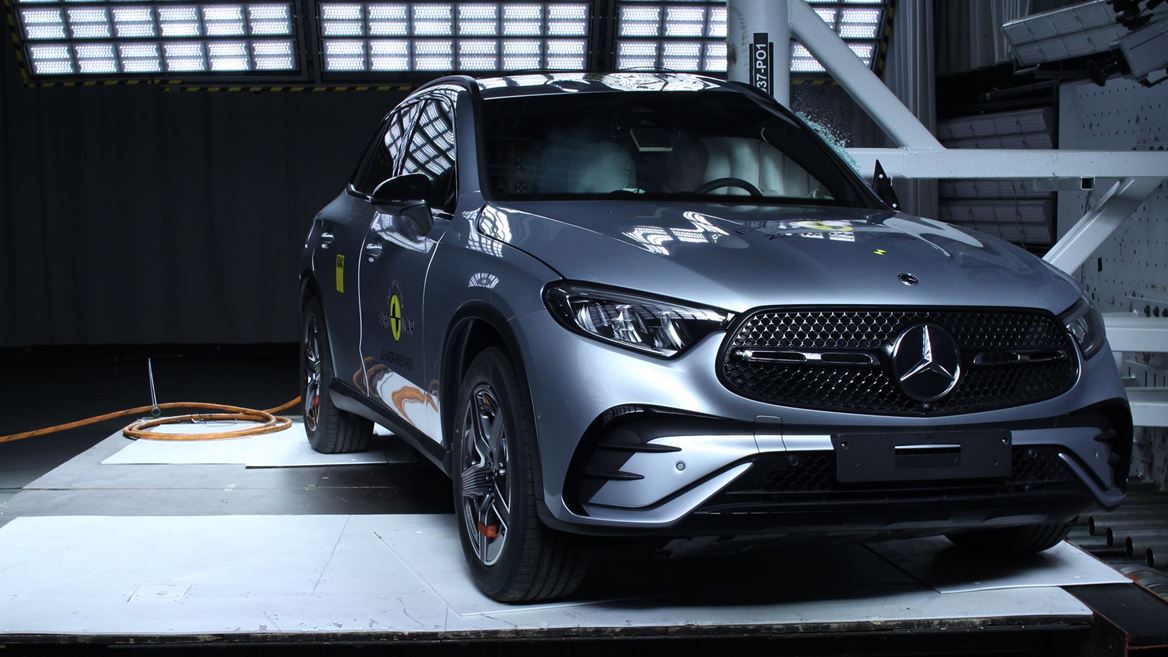 Mercedes-Benz GLC - Side Pole test 2022