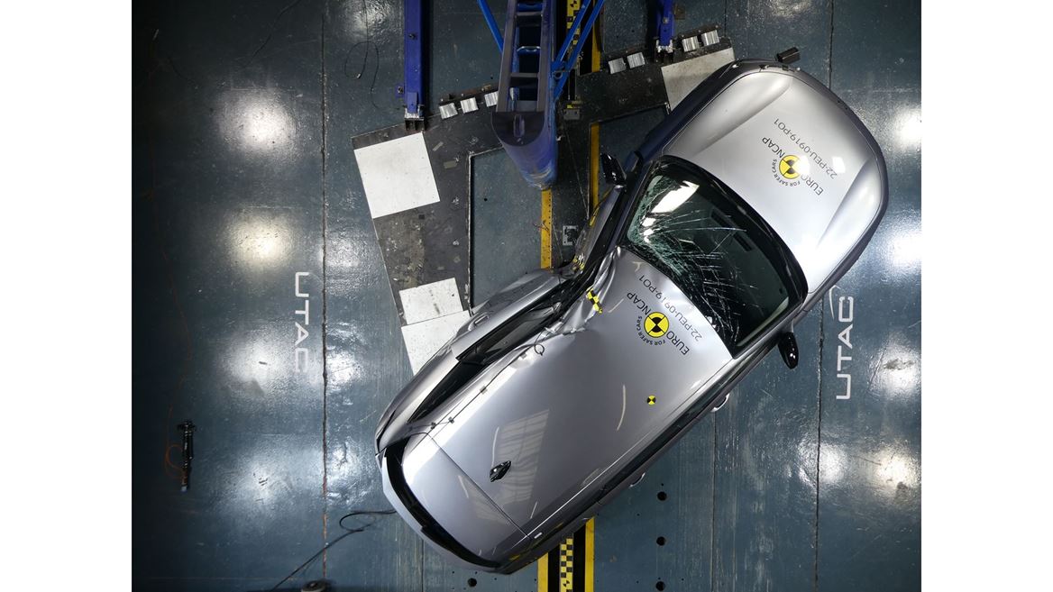Peugeot 308 - Side Pole test 2022 - after crash