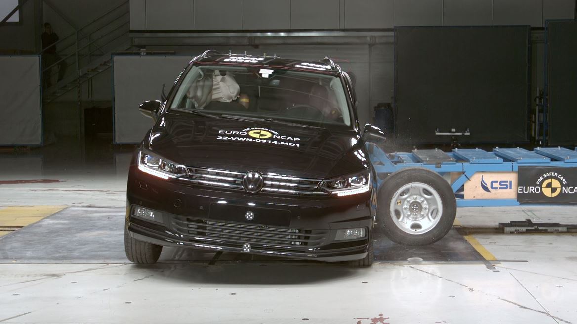 VW Touran - Side Mobile Barrier test 2022