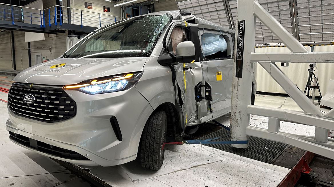 Ford Tourneo Custom - Side Pole test 2024 - after crash