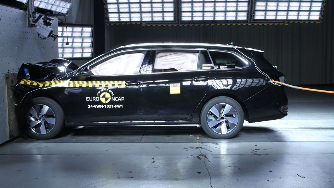 VW Passat - Full Width Rigid Barrier test 2024