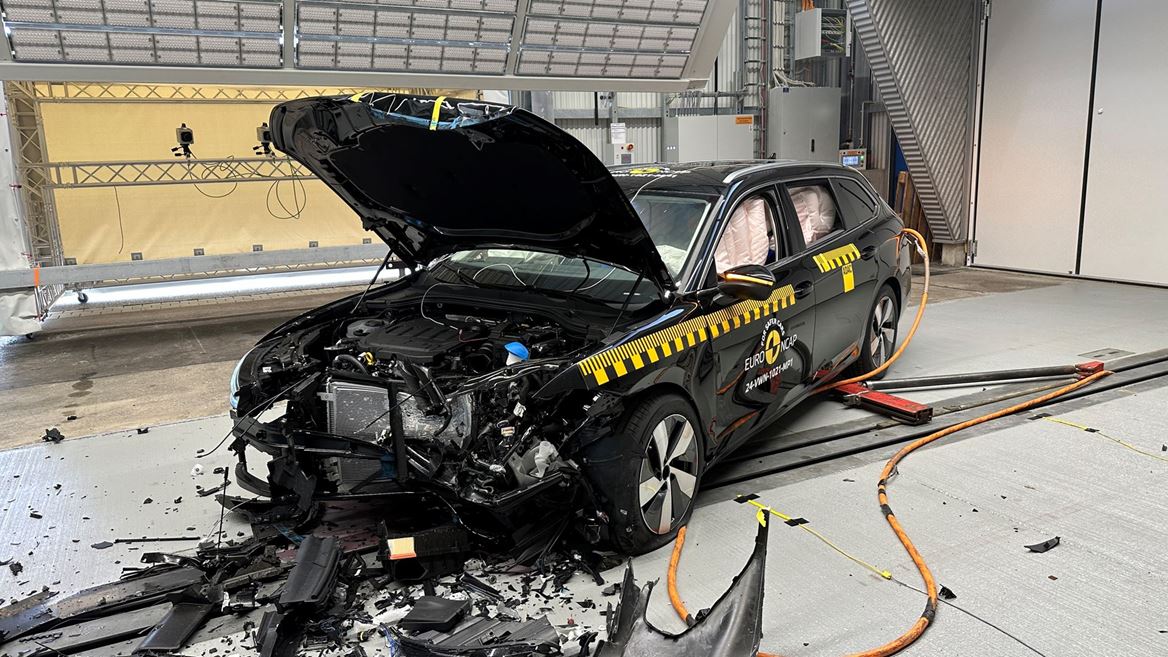 VW Passat - Mobile Progressive Deformable Barrier test 2024 - after crash