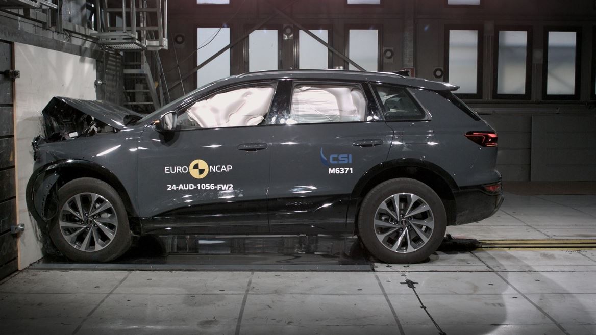 Audi Q6 e-tron - Full Width Rigid Barrier test 2024