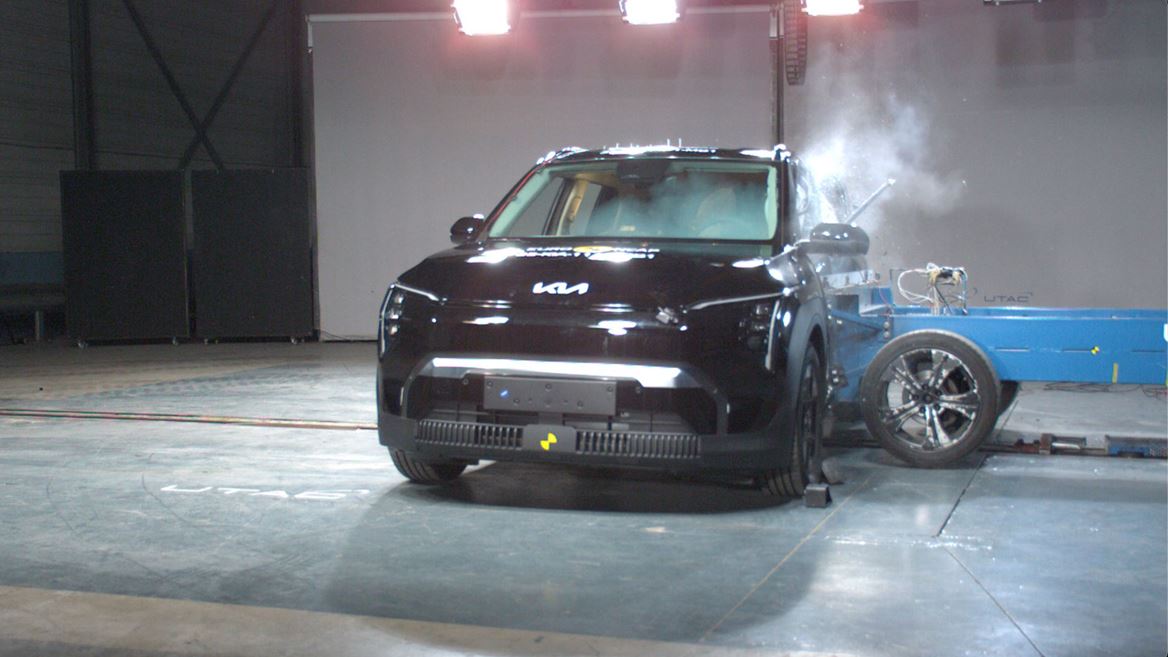 Kia EV3 - Side Mobile Barrier test 2025