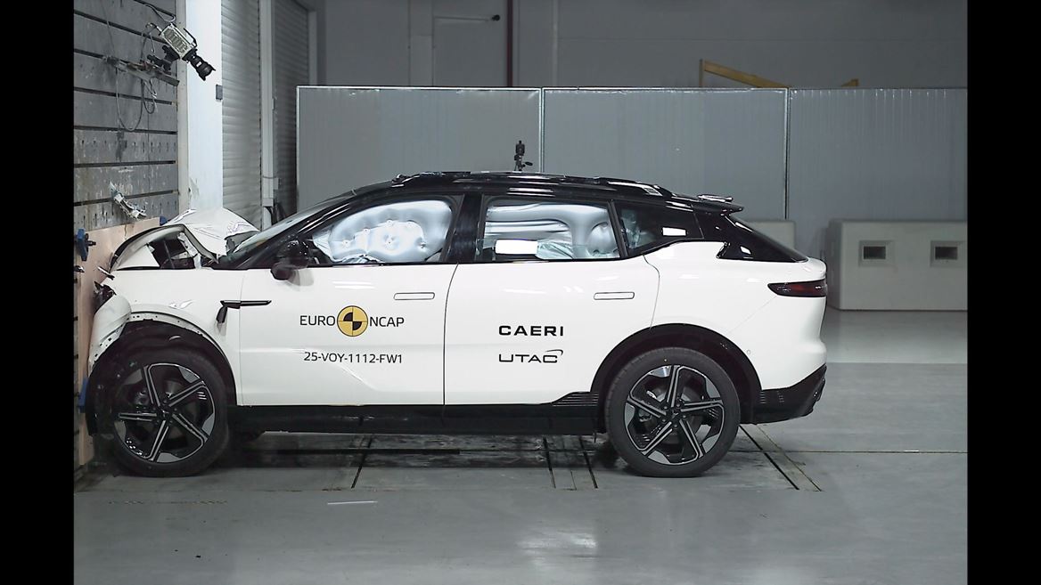 Voyah COURAGE - Full Width Rigid Barrier test 2025