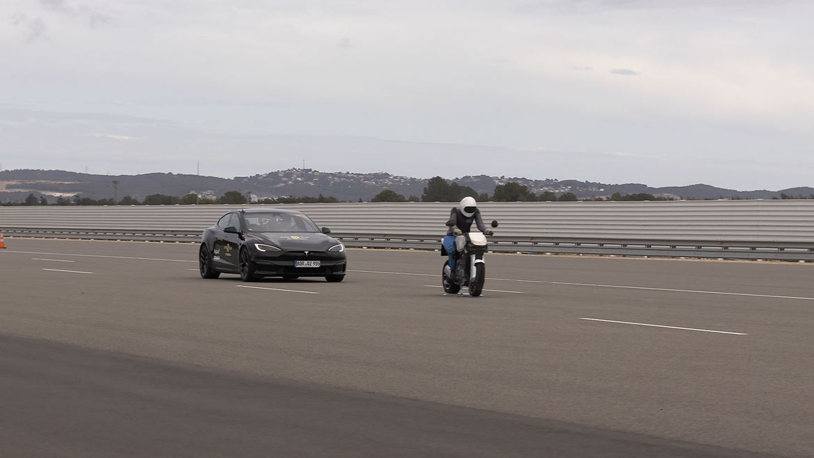 Tesla Model S Assisted Driving Tests 2025