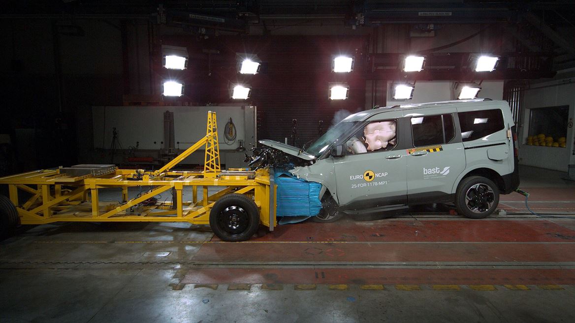 ford-tourneo-courier-bev-2025-1178_MPDB