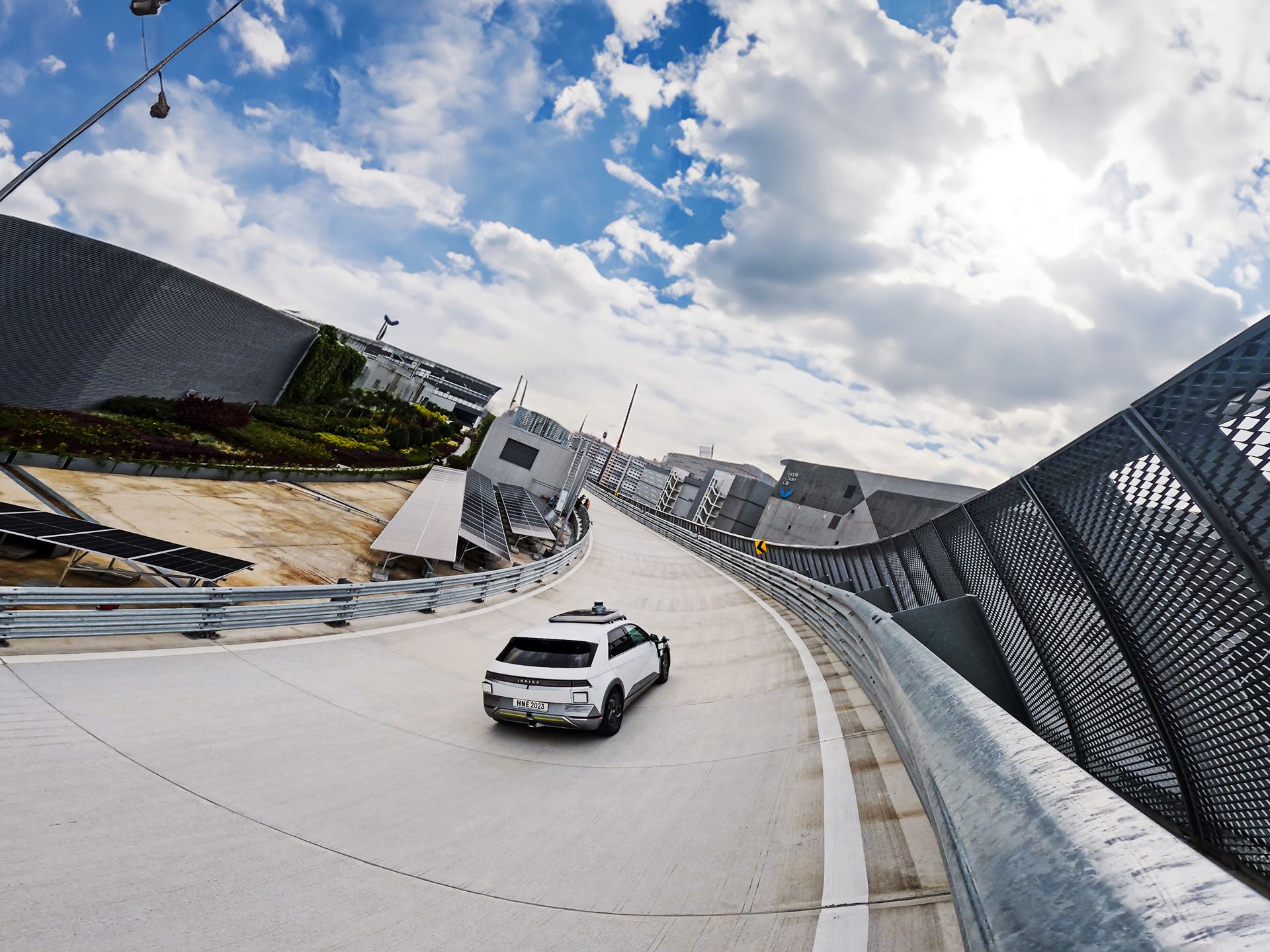 Motional IONIQ 5 Robotaxi driving on Skytrack, HMGICS