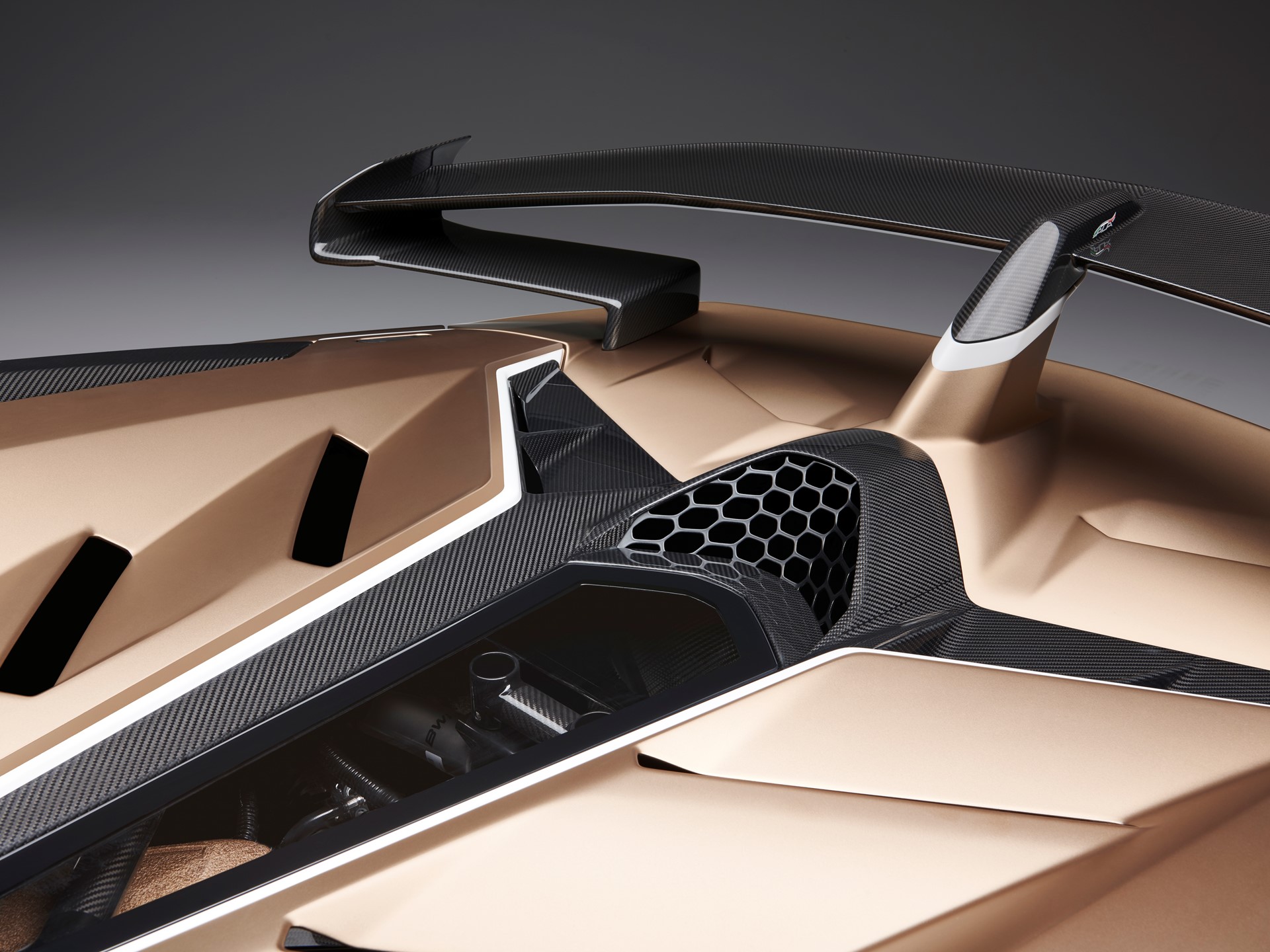 Aventador SVJ Roadster details - spoiler