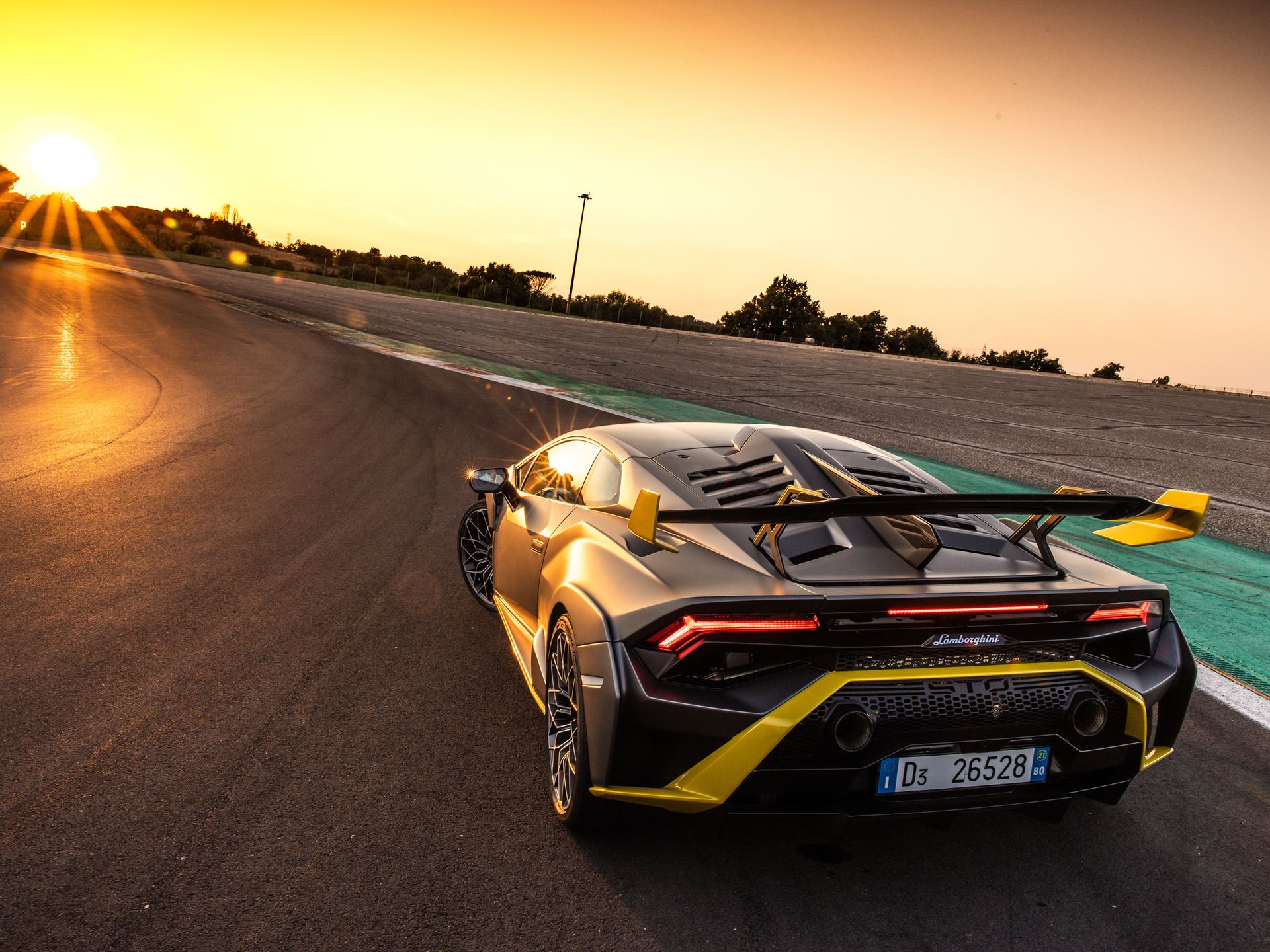 Huracán STO Titan Grey