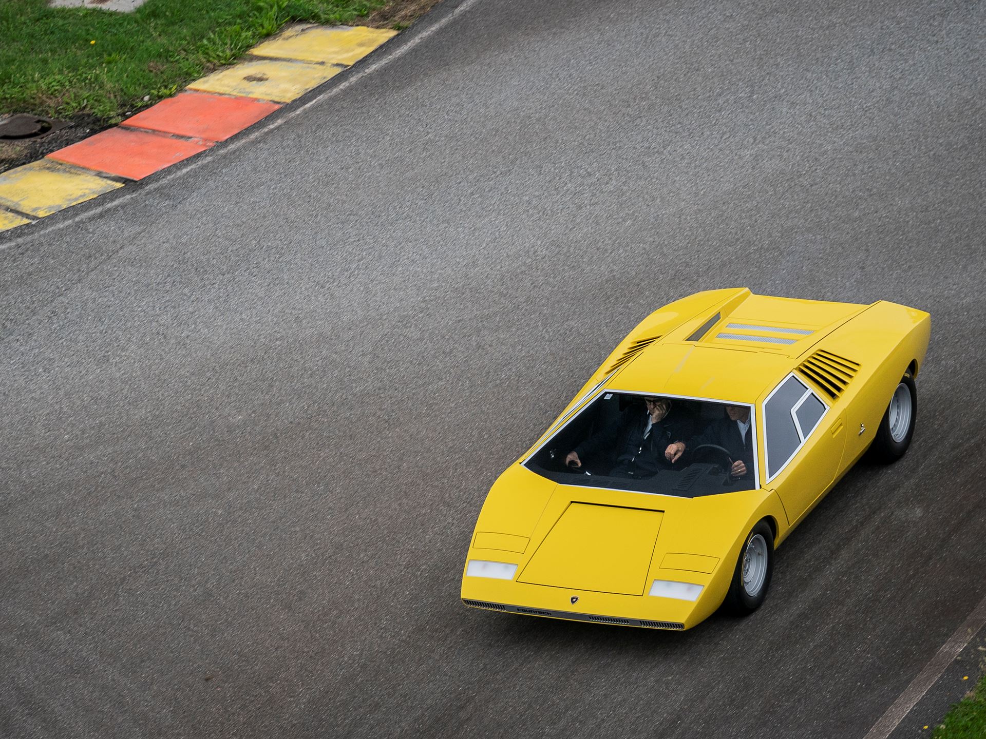 Countach LP500 air view