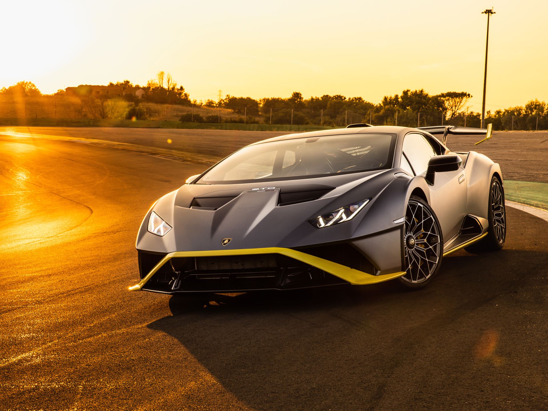 Huracán STO Titan Grey