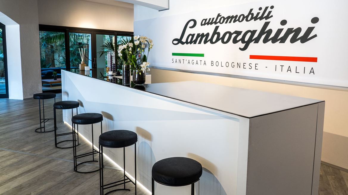 Lounge Automobili Lamborghini - Bar Corner